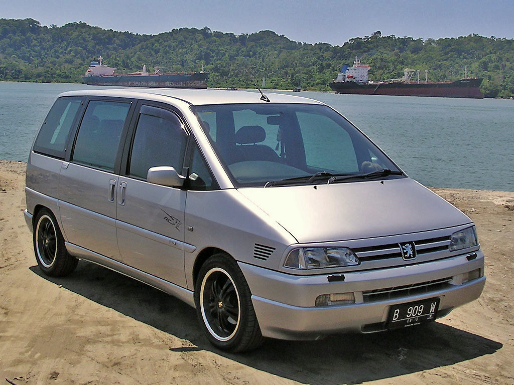 Peugeot 806 technical specifications and fuel economy